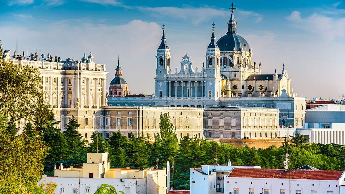 Royal Palace Madrid Tour - Portugal and Spain Muslim Tour - Ilimtour ...