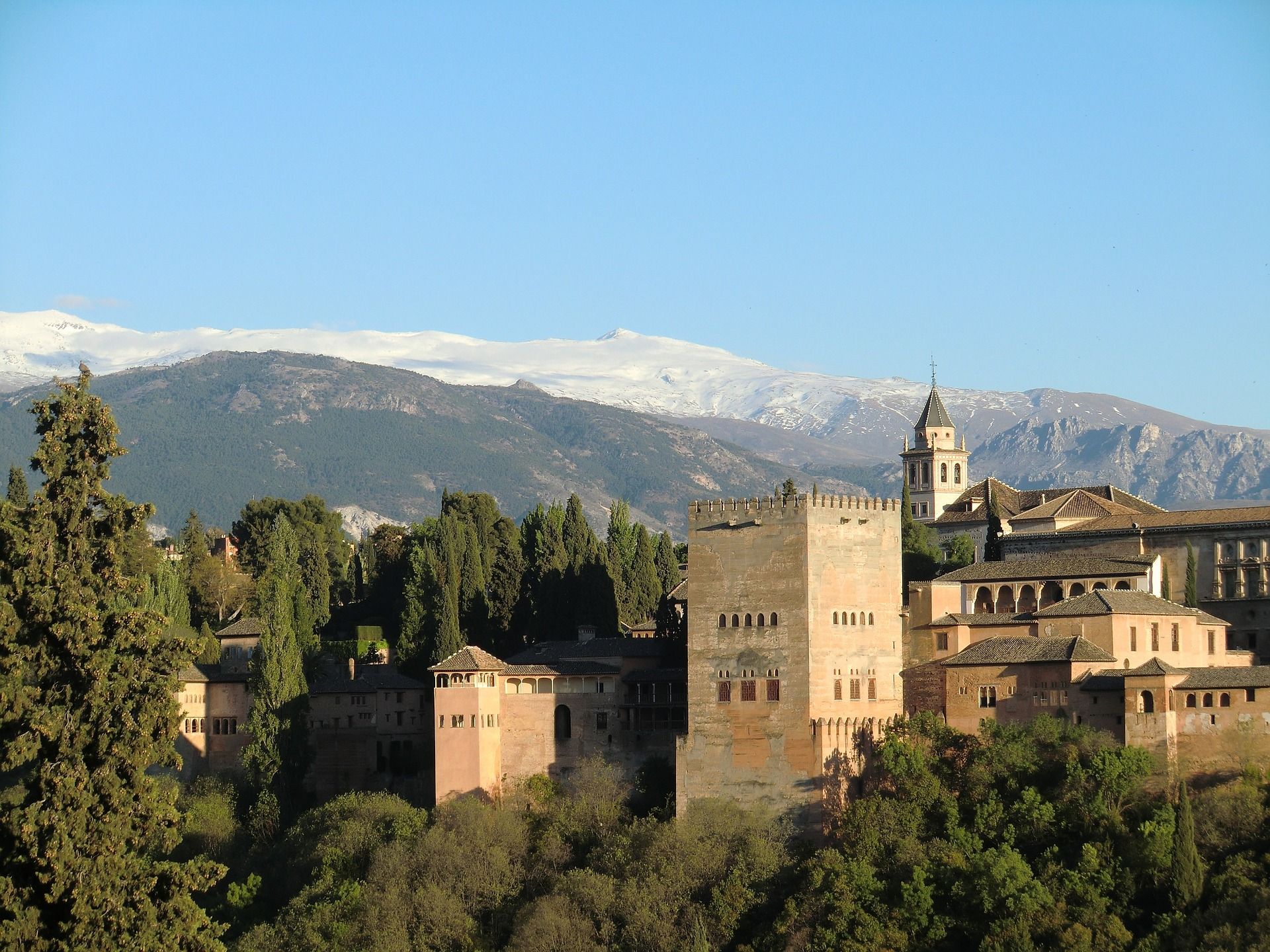 Muslim Traveler Blog: Reading the Alhambra, Andalusia Spain